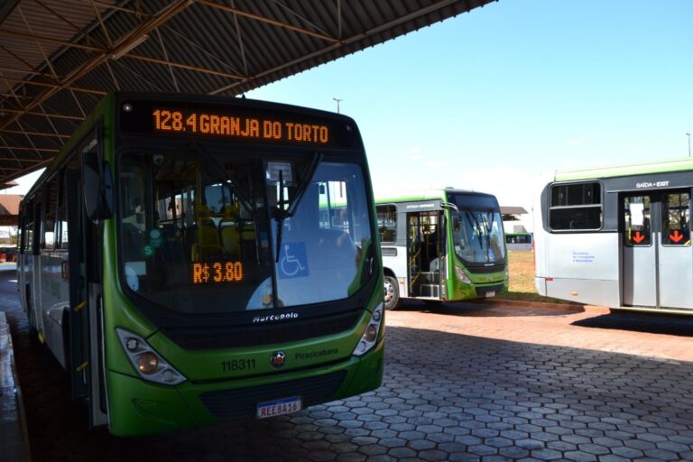 Distrito Federal mantém tarifas de ônibus congeladas até 2026 - Por ...